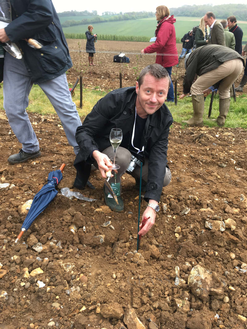 Growing popularity of English sparkling wine – Glass Of Bubbly