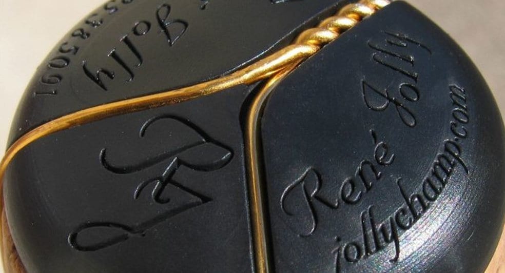 Champagne René Jolly and the Muselet-Y – Glass Of Bubbly