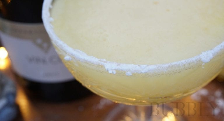 How To Make A Sparkling Snowball Cocktail – Glass Of Bubbly