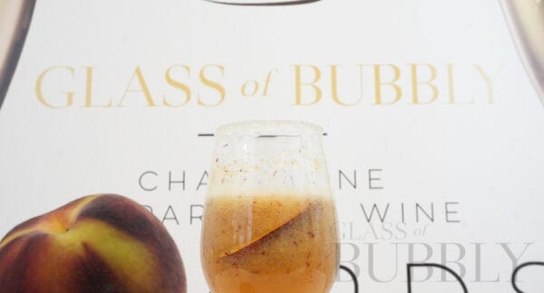 Peach Fizz Cocktail – Glass Of Bubbly