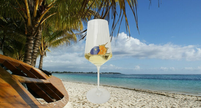 The Mauritius Navigator Cocktail – Glass Of Bubbly