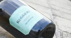 Over The Waves Cocktail – Glass Of Bubbly