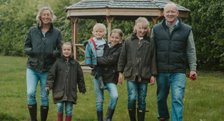 Tuffon Hall Vineyard – Interview With Angus Crowther – Glass Of Bubbly